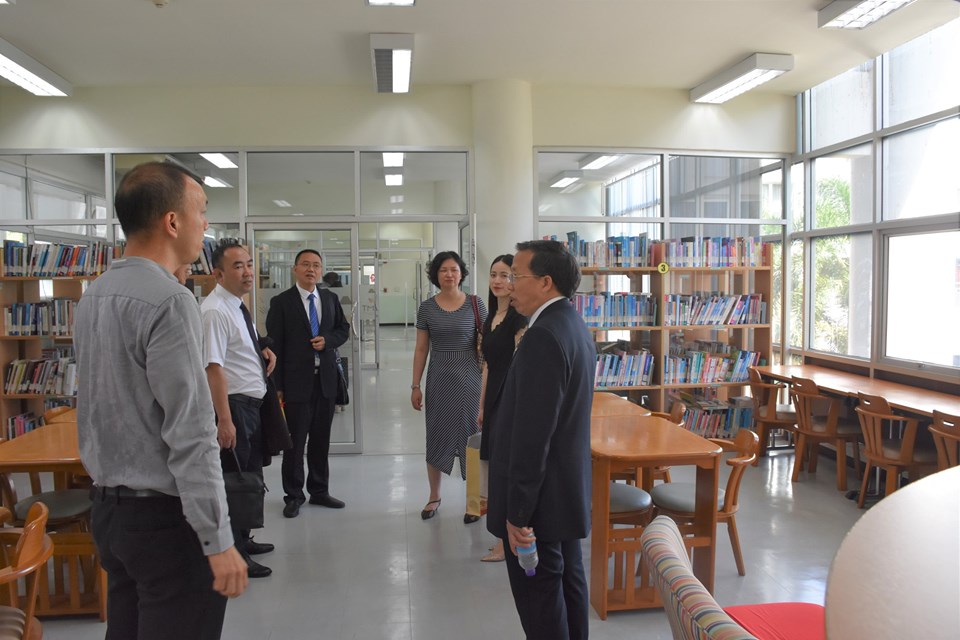 ต้อนรับอาคันตุกะจาก Neijiang Normal University | CAMT CMU - วิทยาลัย ...